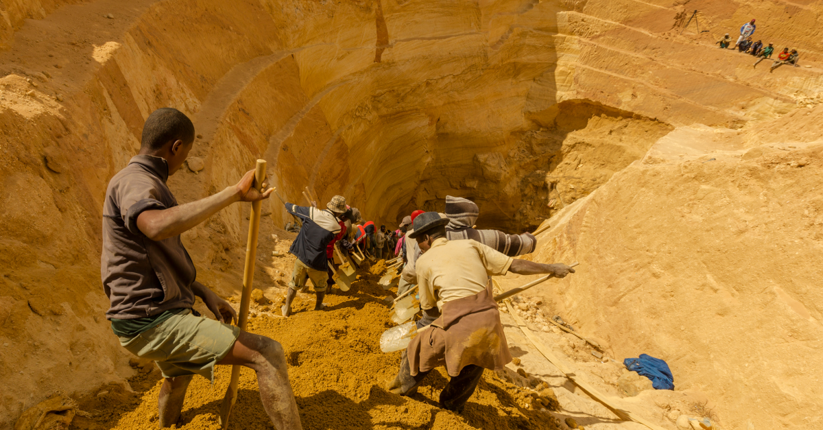 MAN & MINING - Global extraction and its impact on people and nature ...